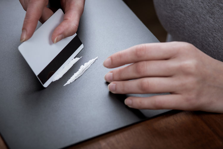 Every snort of coke could lead to stroke - myDr.com.au